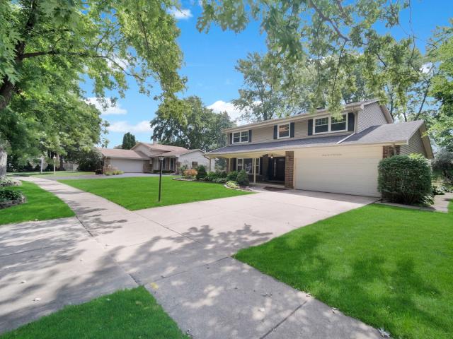24W645 Woodcrest Drive