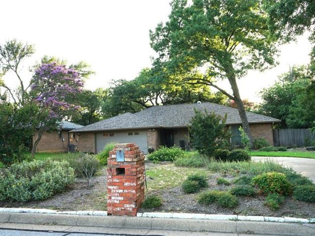 2504 Avonhill Dr, Arlington, TX 76015