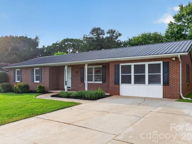 2504 Ashford Dr, Newton, NC 28658