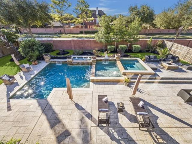 2504 Baywater Canyon Dr, Pearland, TX 77584
