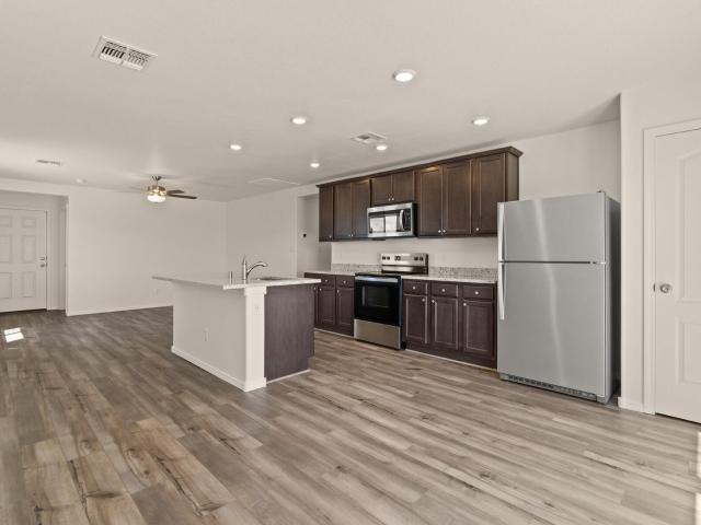 2504 Calle Del Los Claveles