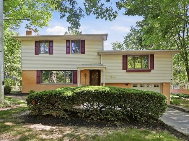 2504 Cross Country Rd, Beavercreek, OH 45431