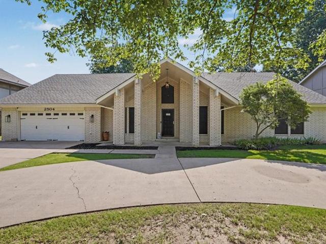 2504 Fort Davis Dr, Muskogee, OK 74403