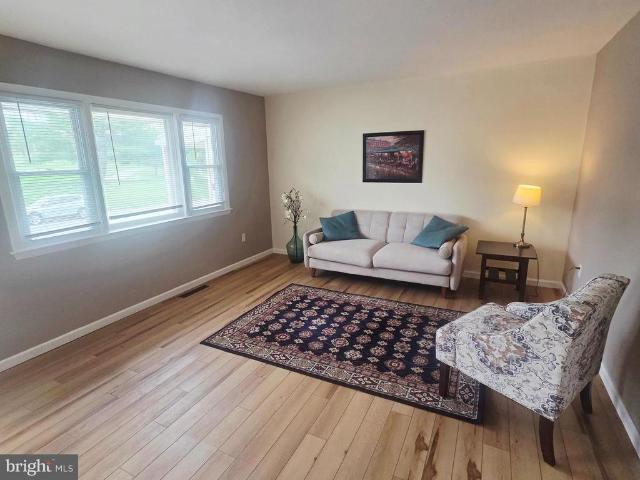 2504 Girard