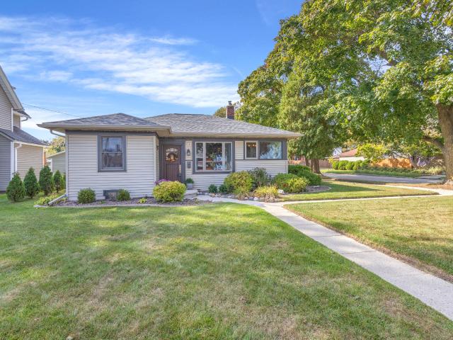 2504 Lakeshore Dr