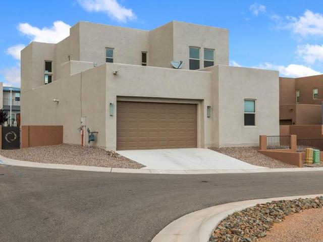 2504 Parkway Ave NE, Rio Rancho, NM 87144