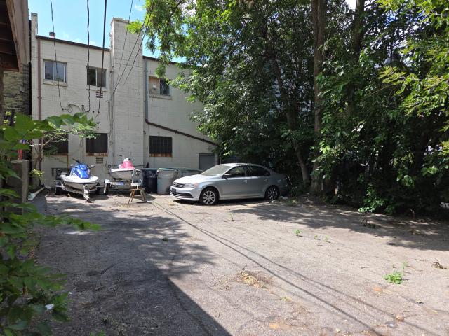 2504 W Mitchell St
