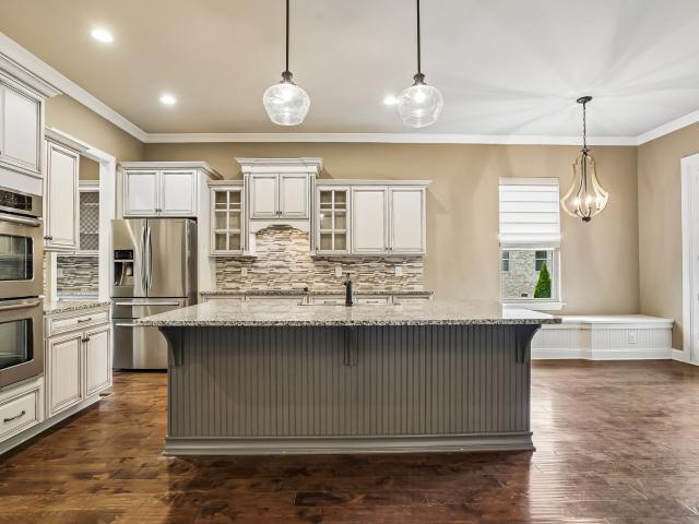 2504 Waldorf Ln