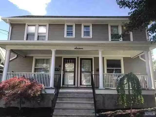 25055953 16 Waldwick Ave