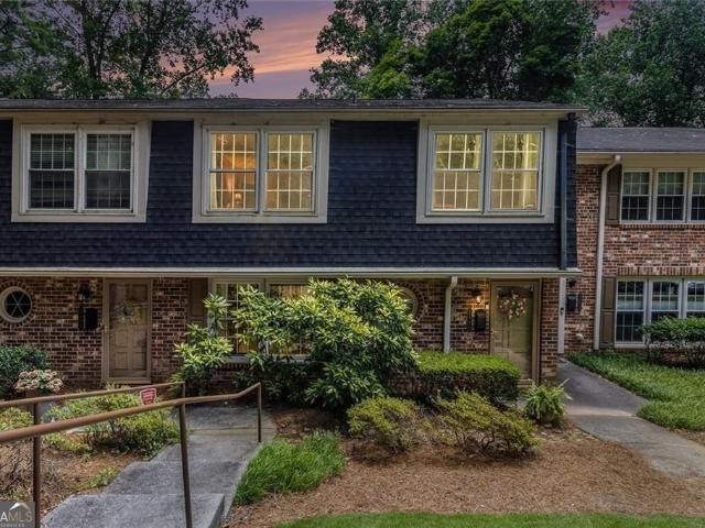2505 NE Northlake Court NE