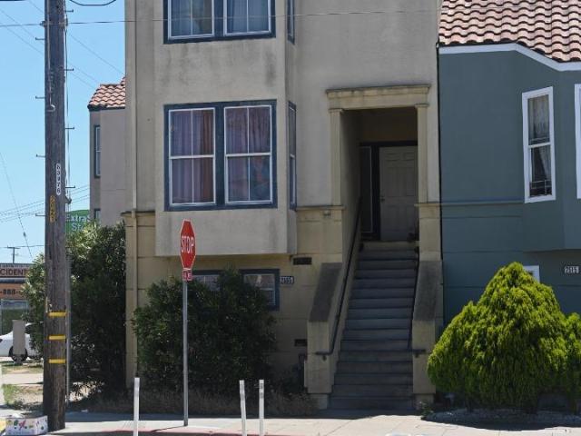 2505 Newhall Street