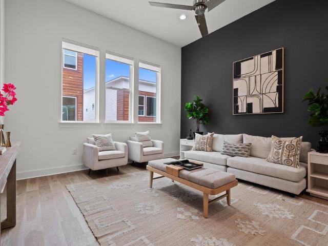 2505 Bluebonnet Ave # 4