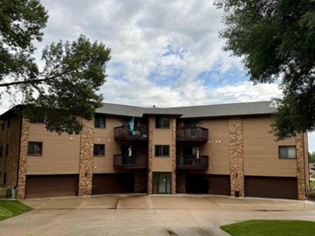 2505 Capitol St Apt 203, Yankton, SD 57078