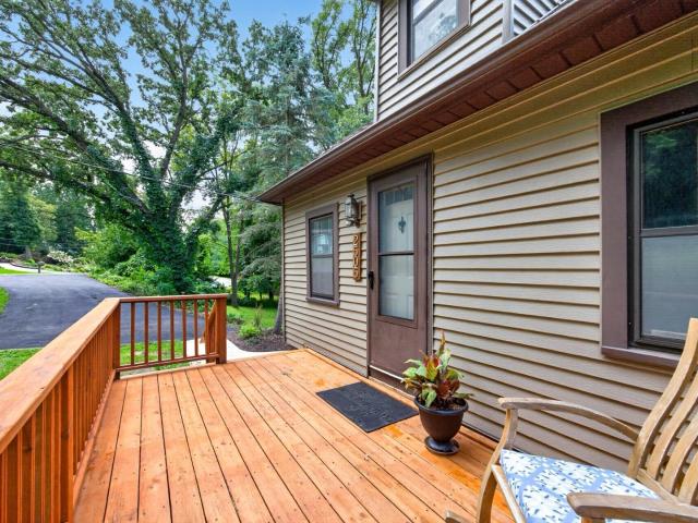 2505 E River Road NE