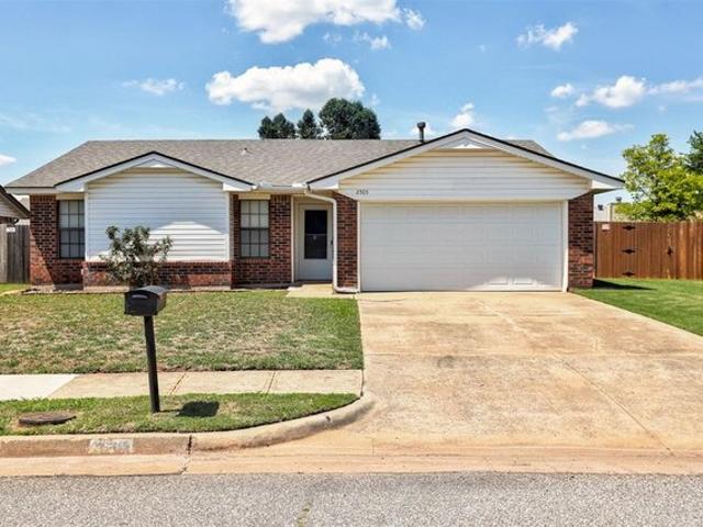 2505 Greenfield Dr, Edmond, OK 73012