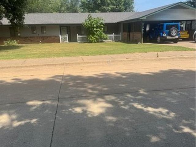2505 S Elm St, Siloam Springs, AR 72761