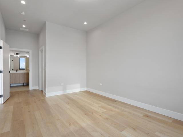 2505 W Farragut Ave, Unit 409, Chicago, IL 60625 | MLS #12597 | Compass