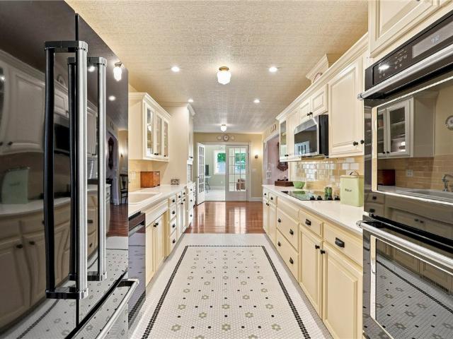 2505 W Orleans Drive