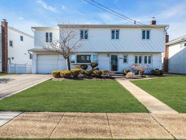 2505 Walters Ct, Bellmore, NY 11710