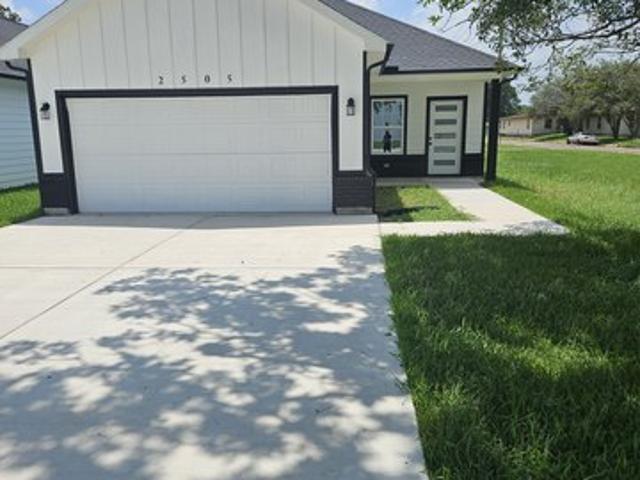 2505 11th St, Hempstead, TX 77445