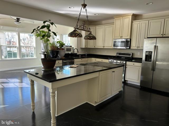 25067 Great Berkhamsted Dr, Aldie, VA 20105 | MLS #VALO2123