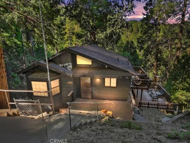 25064 Valle Dr, Crestline, CA 92325