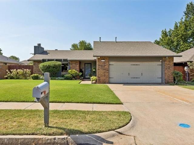2506 Countrywood Ln, Edmond, OK 73012