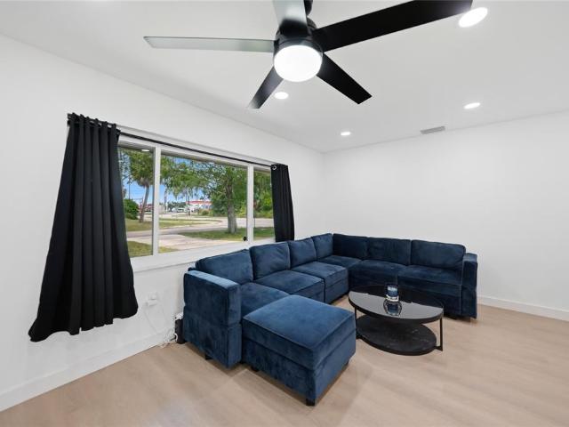 2506 Lakeshore Cir, Port Charlotte, FL 33952 | MLS #D6147