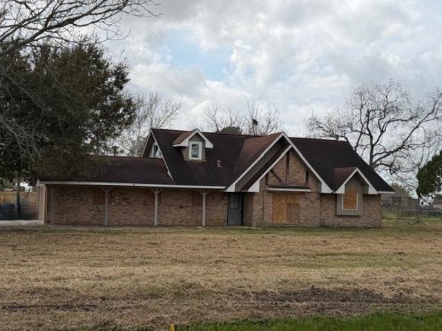 2506 Loch Lomond St, Highlands, TX 77562