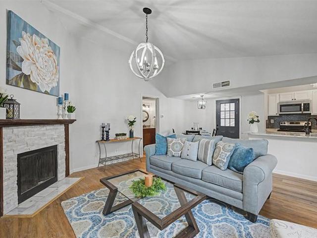 2506 Sunflower Dr, Arlington, TX 76014