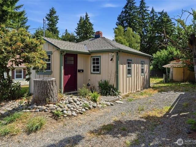 2506 Trenton Ave NE, Bremerton, WA 98310
