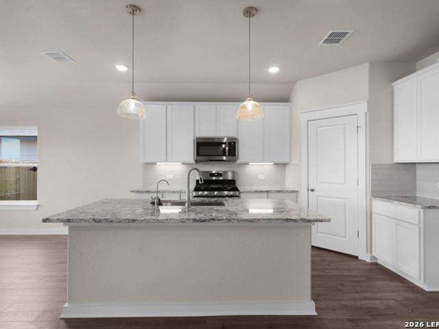 2506 White Daisy Hill
