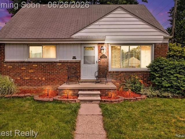 25074 Waldorf St, Roseville, MI 48066