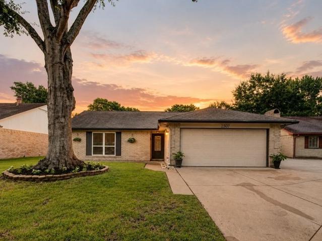 2507 Maple Tree Ct, Stafford, TX 77477