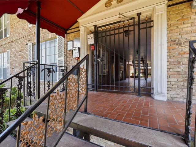 2507 Montrose Boulevard 23