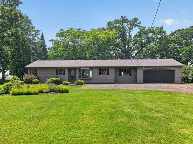 2507 Edgewood Ln, Oshkosh, WI 54904