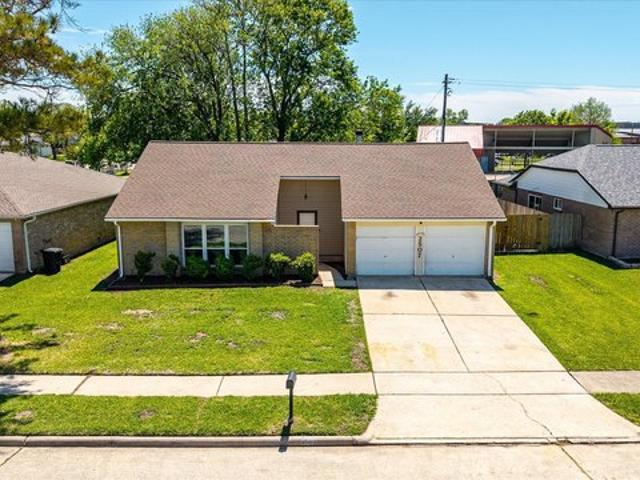 2507 Kings Chapel Rd, Friendswood, TX 77546