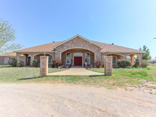 2507 S McGregor St, Coahoma, TX 79511
