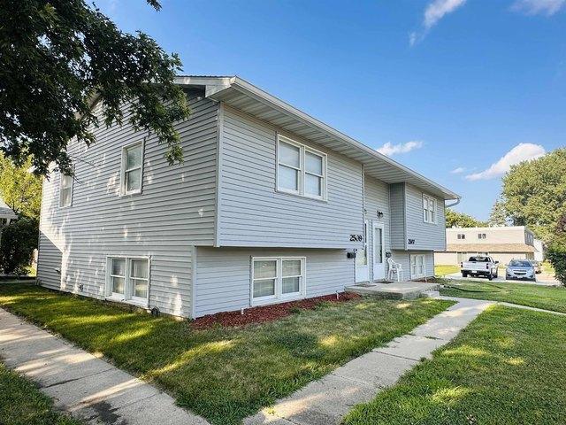 2507 W 4th St Units 2507 & 2509, Cedar Falls, IA 50613