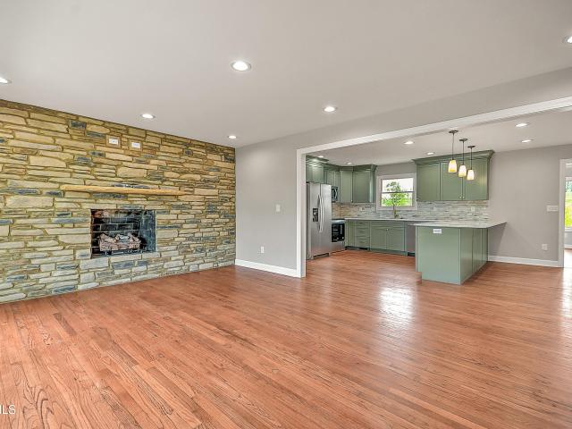 25084 Hillman Highway