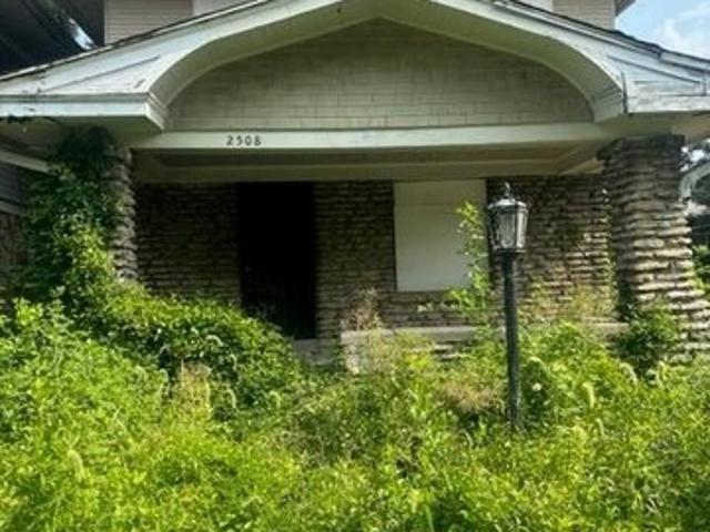 2508 E 42nd St, Kansas City, MO 64130