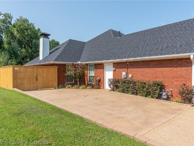 2508 Fianna Way