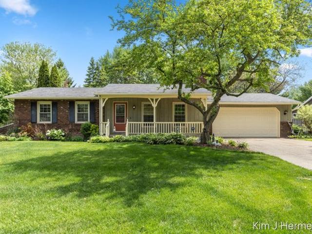 2508 Greenings Ave NE, Grand Rapids, MI 49525