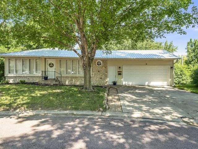 2508 Jackson Cir, Spirit Lake, IA 51360