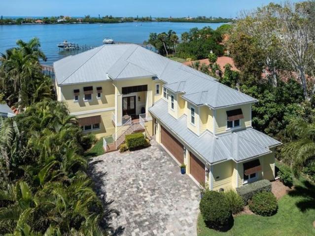 2509 Bayshore Rd, Nokomis, FL 34275