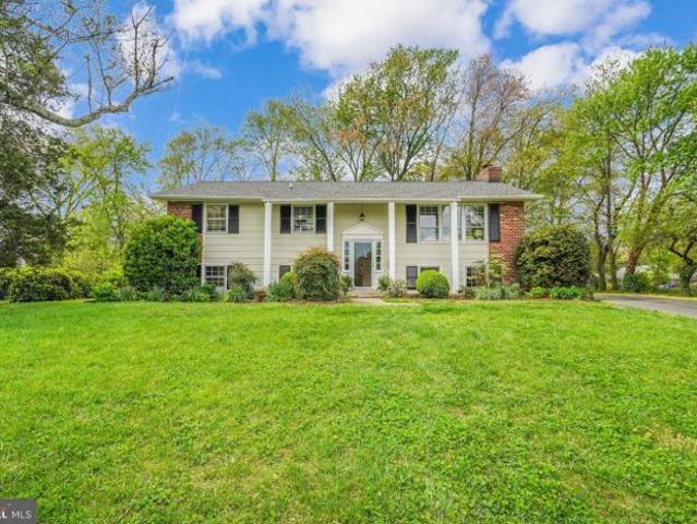 2509 Stirrup Ln, Alexandria, VA 22308