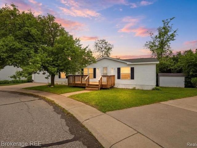 2500 Mann Rd, Independence, MI 48346
