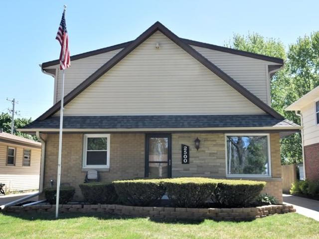 2500 N 116th St, Wauwatosa, WI 53226