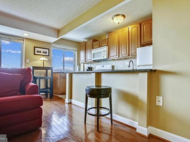 2500 N Van Dorn St Apt 1117, Alexandria, VA 22302