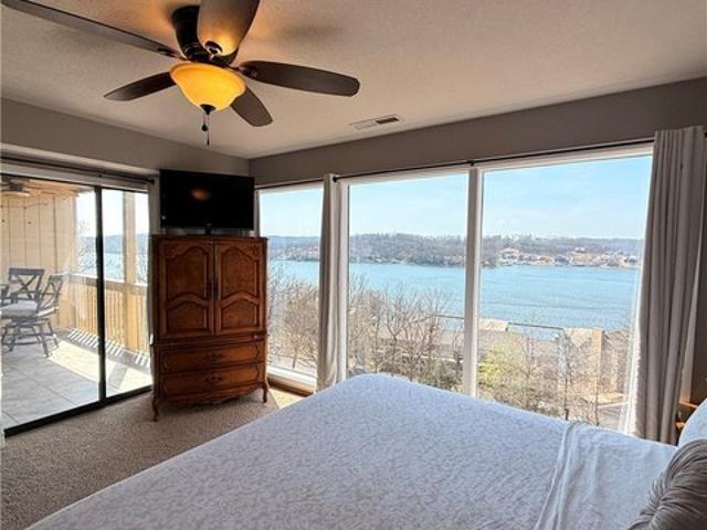 2500 Bay Point Ln Apt 833, Osage Beach, MO 65065